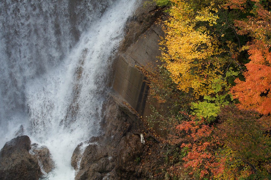 10 Beautiful Waterfalls to See in Japan in Autumn | Kyuhoshi